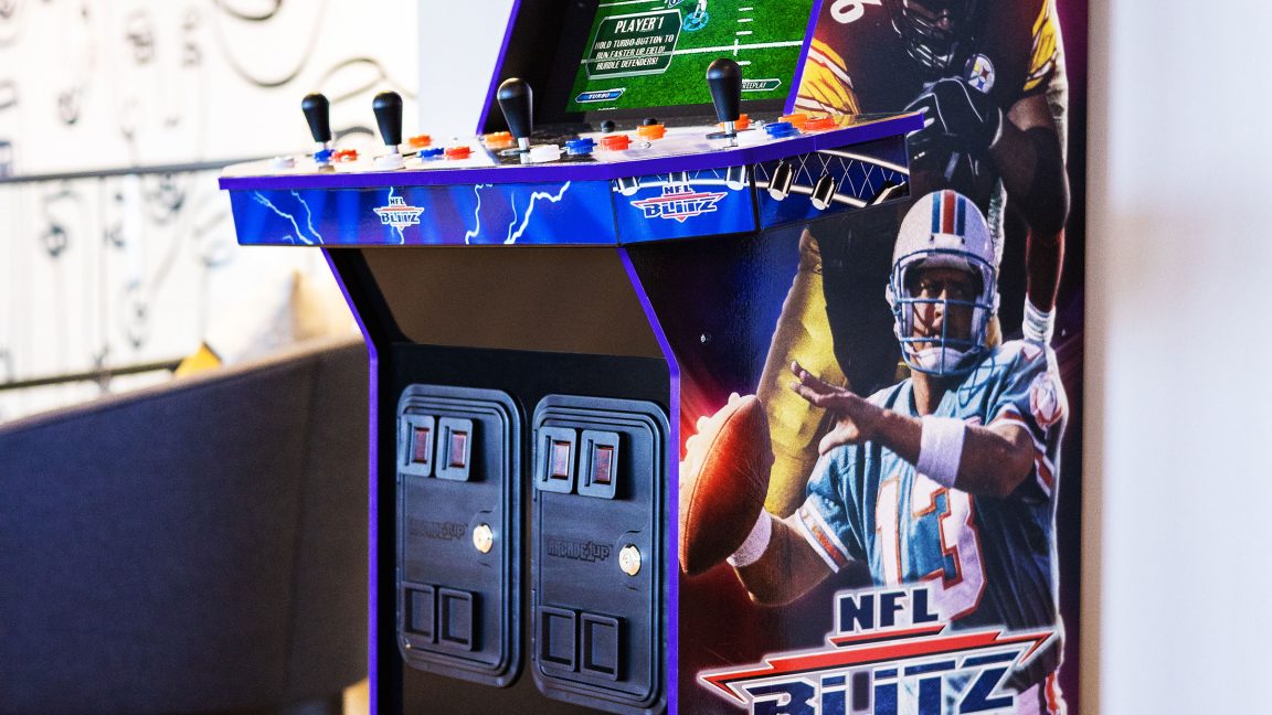 NFL Blitz arcade games will relaunch as Arcade1Up cabinet exclusive ...