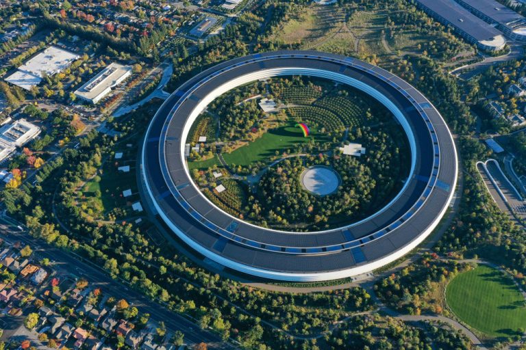 Apple splits App Store team in two, introduces new leadership - Ars ...
