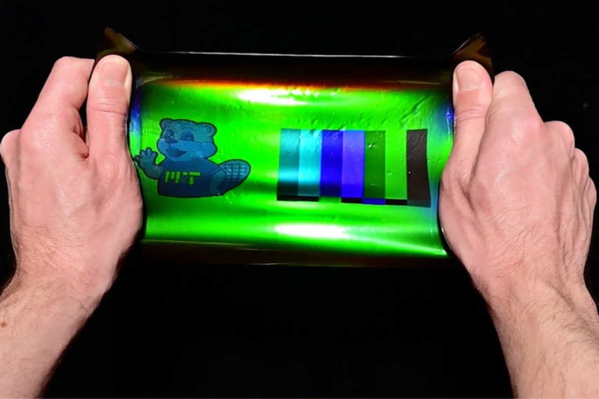 MIT scientists create color-shifting films inspired by 19th-century ...