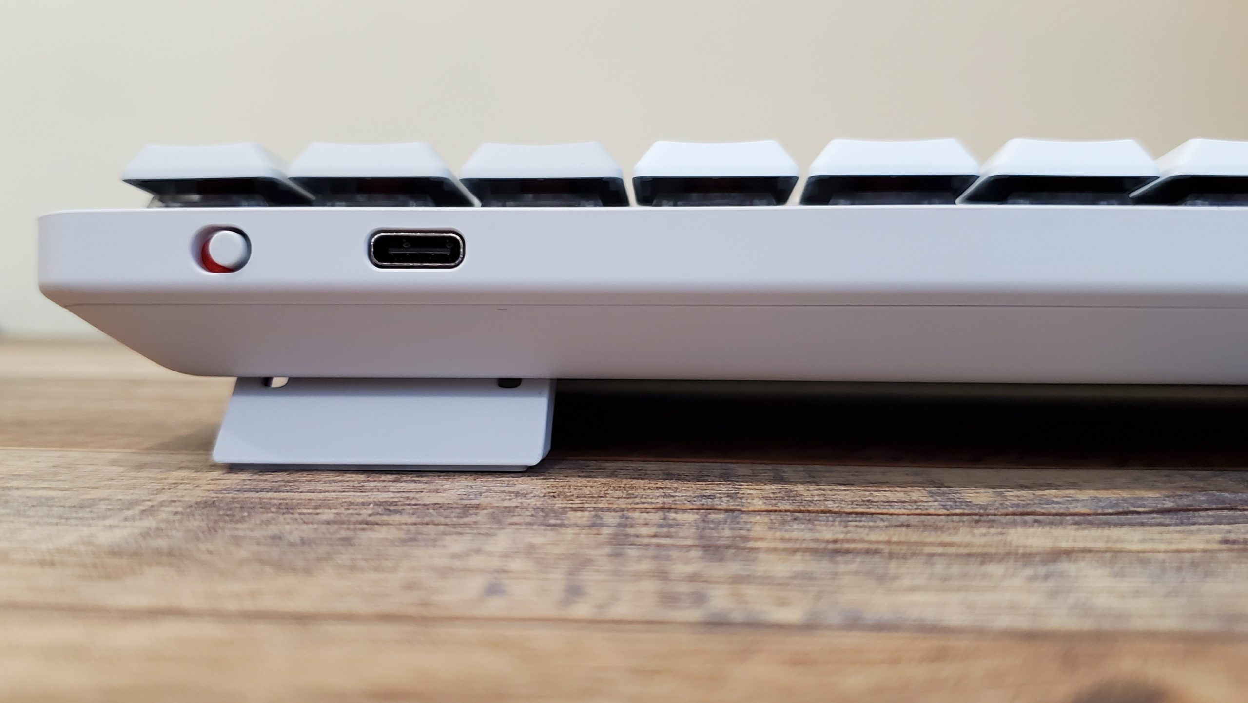 Logitech finally makes a wireless mechanical keyboard with a true Mac ...