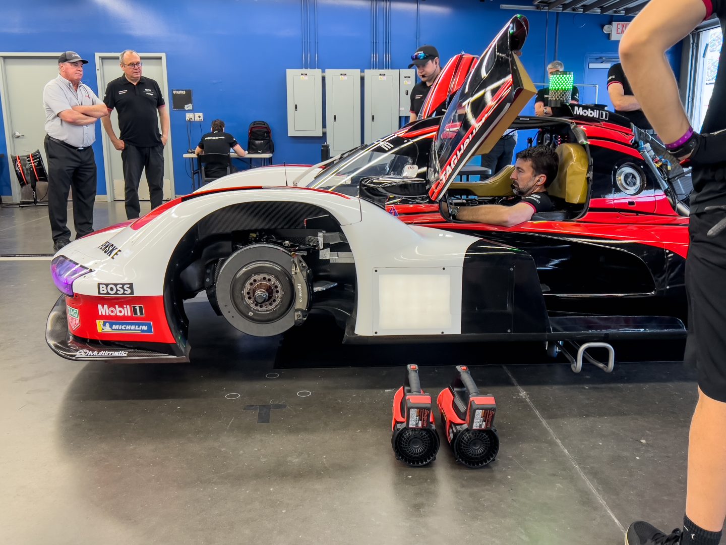 We peek inside Porsche’s private Le Mans race car test - Ars Technica