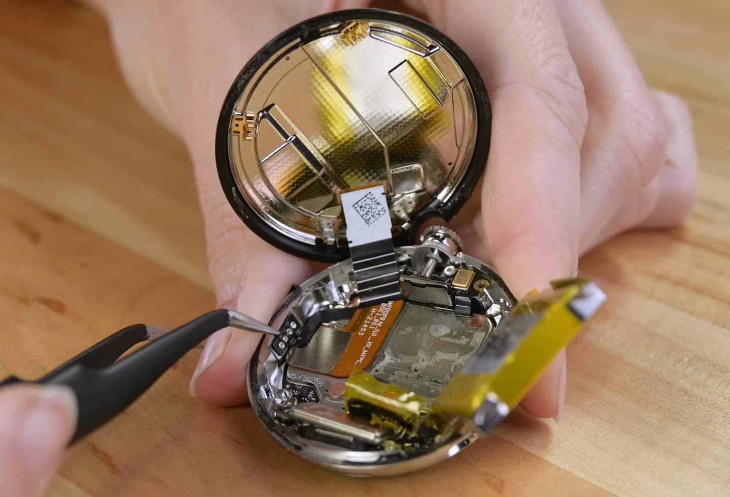 Pixel Watch teardown shows off “ugly” insides, gives strong first-gen ...