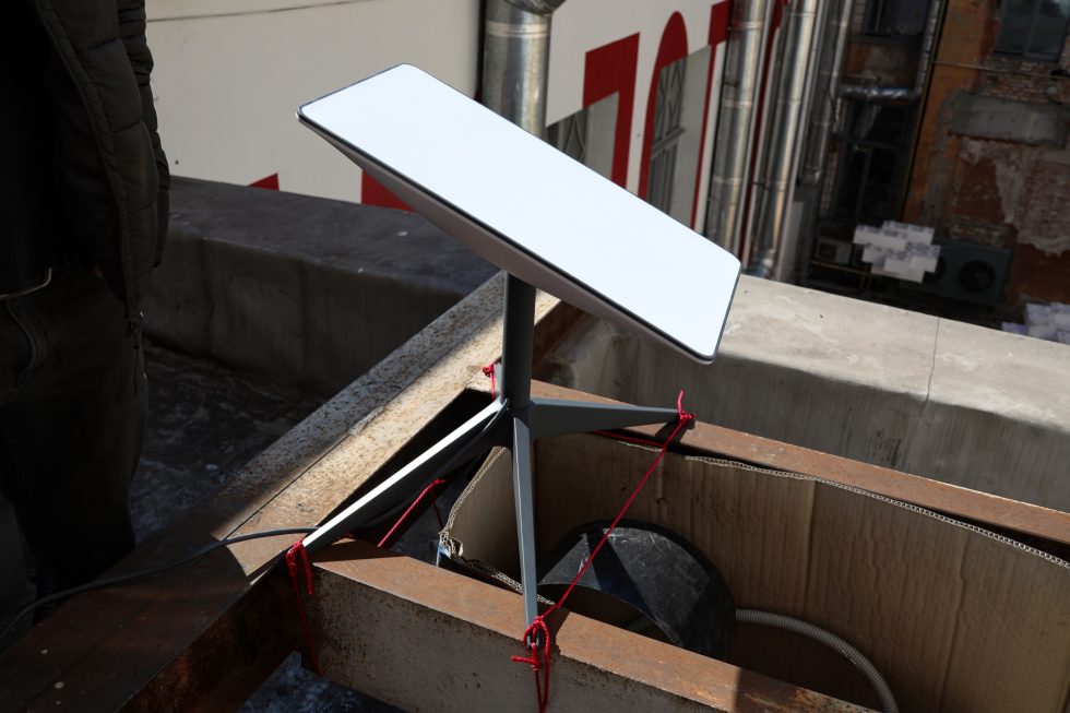 Ukraine to get 10,000 more Starlink antennas; funding problems are ...