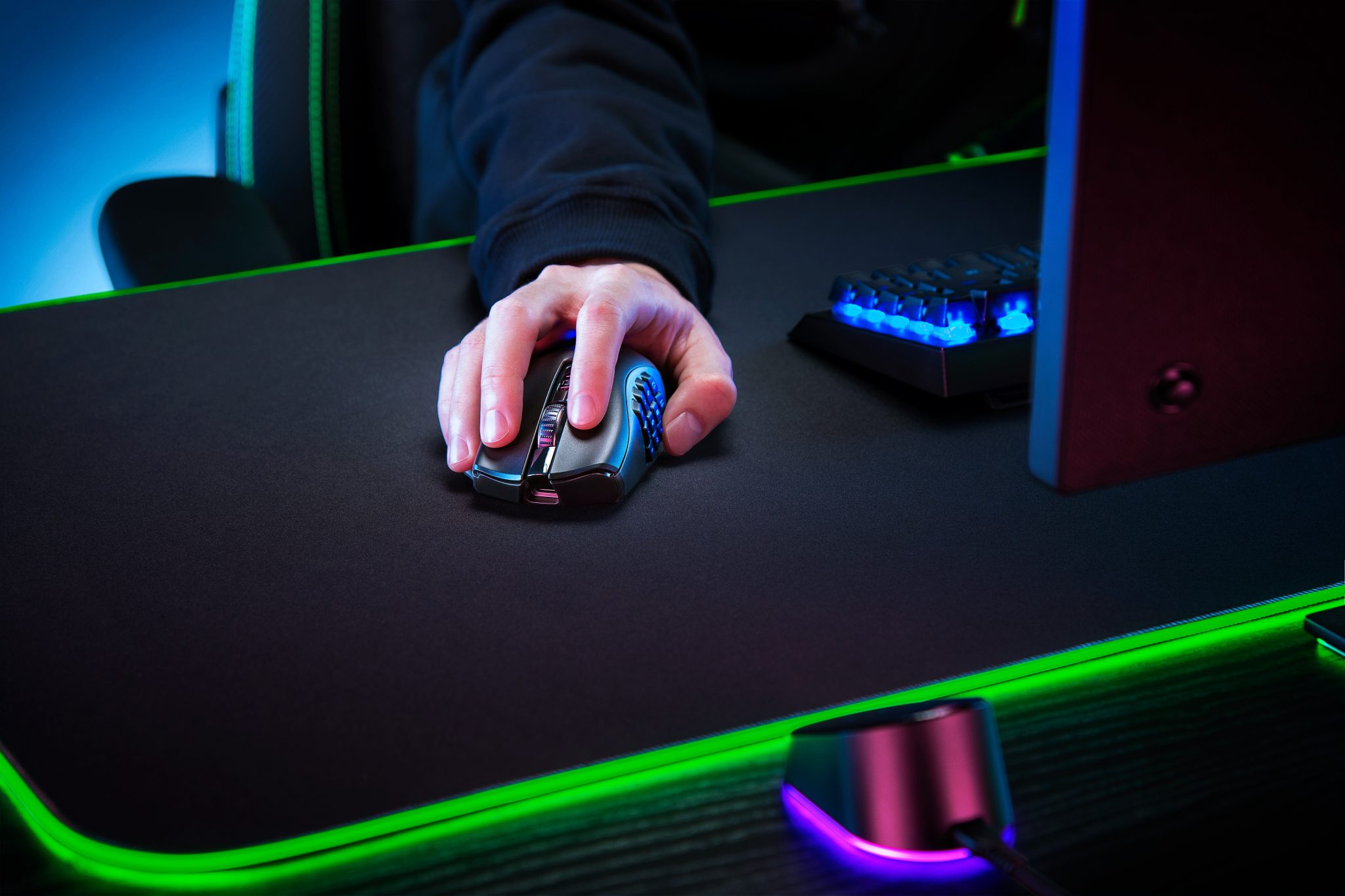Razer’s new wireless mouse has an exceptionally customizable scroll ...