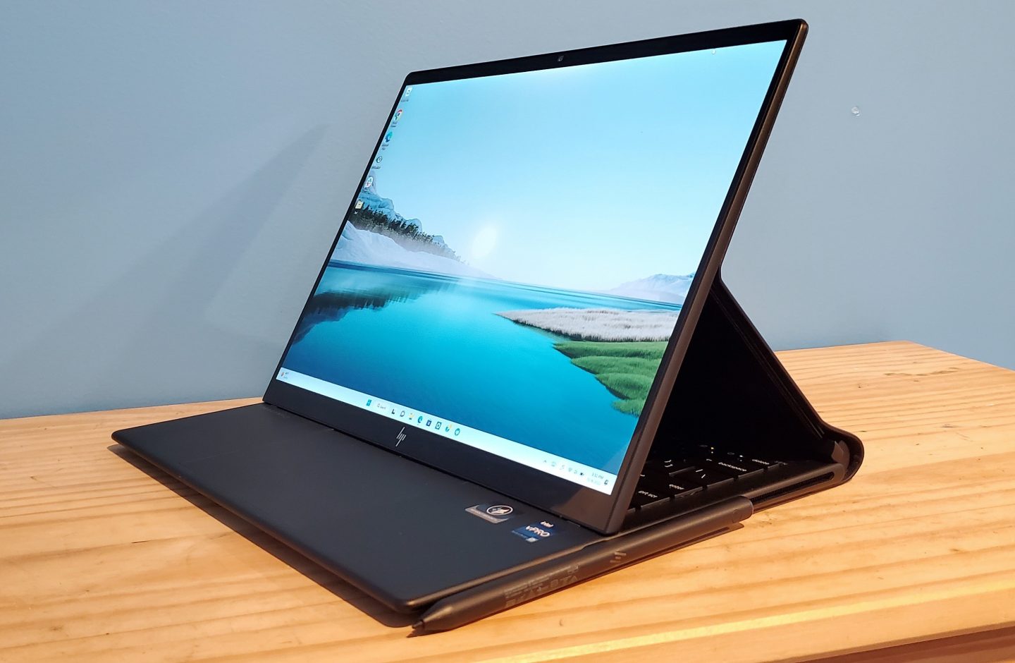 Review: HP’s Dragonfly Folio G3 stays cool and quiet in faux leather ...