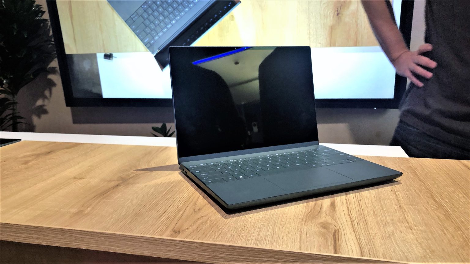 Dell concept laptop has pop-out components, disassembles screwdriver ...