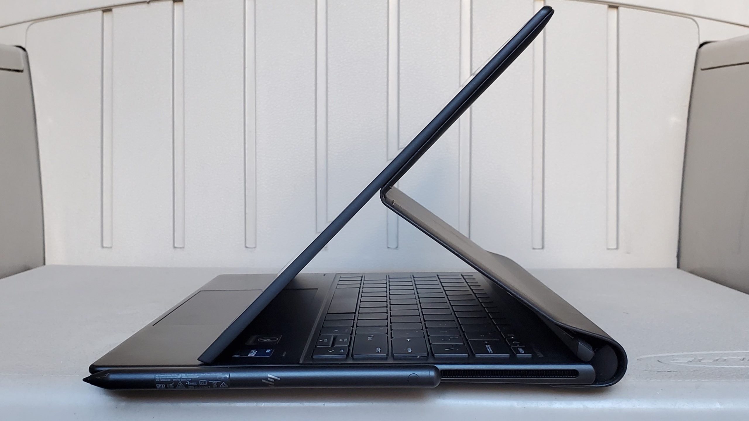 Review: HP's Dragonfly Folio G3 stays cool and quiet in faux Review: HP's Dragonfly Folio G3 stays cool and quiet in faux