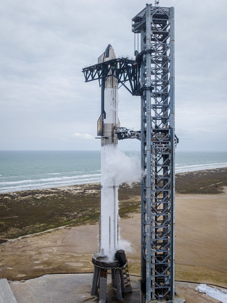 SpaceX completes fueling test, will now work toward massive engine ...