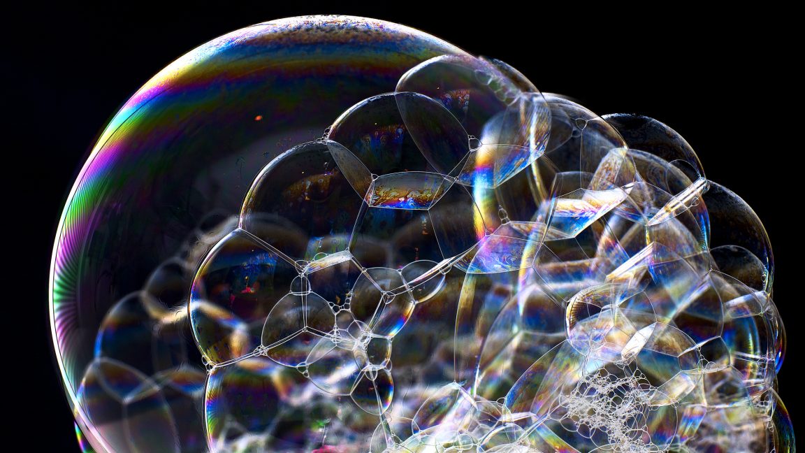 The physics behind building an enduring soap bubble - Ars Technica