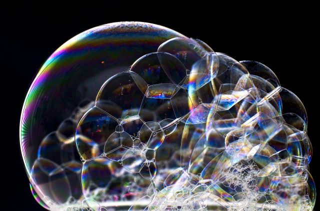 The physics behind building an enduring soap bubble - Ars Technica