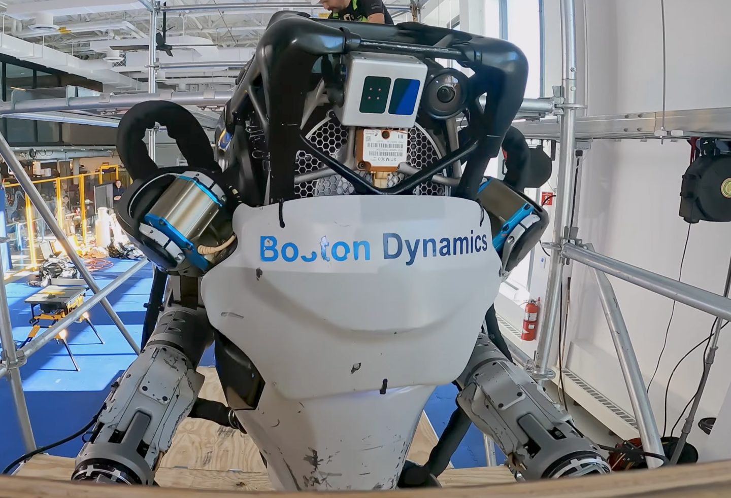 Boston Dynamics’ Atlas robot grows a set of hands, attempts ...