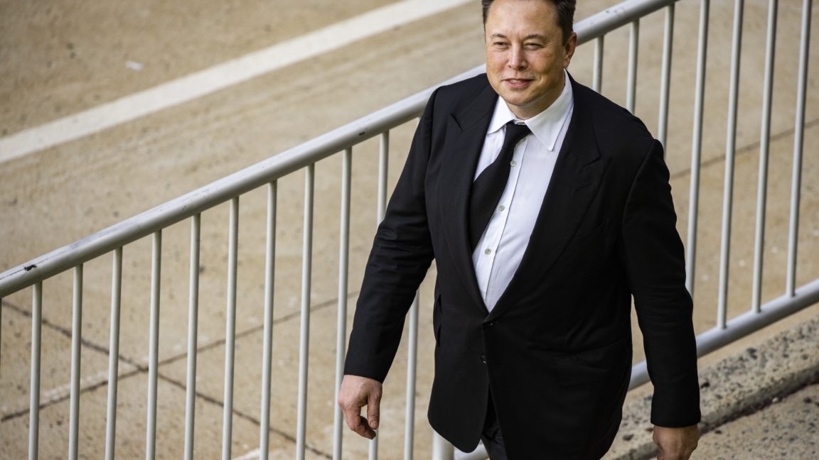 Musk testifies in fraud trial, points out that not everyone believes ...