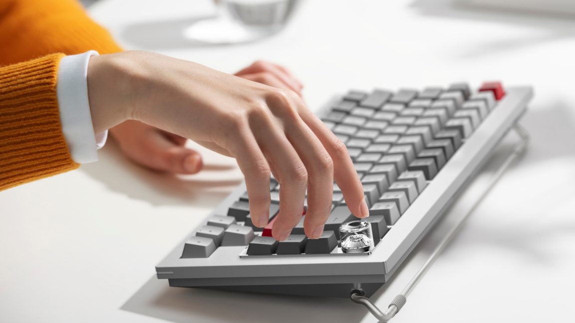 OnePlus unveils its first mechanical keyboard: Mac layout, custom ...