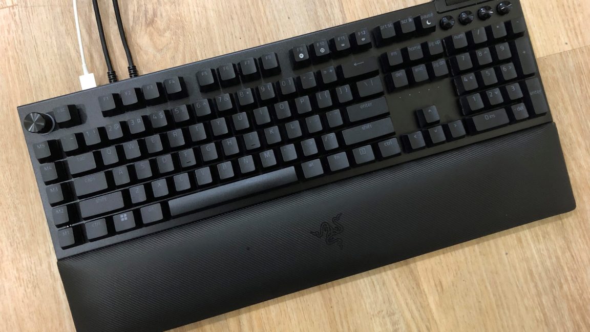 Razer BlackWidow V4 Pro review: More than enough buttons, too much ...
