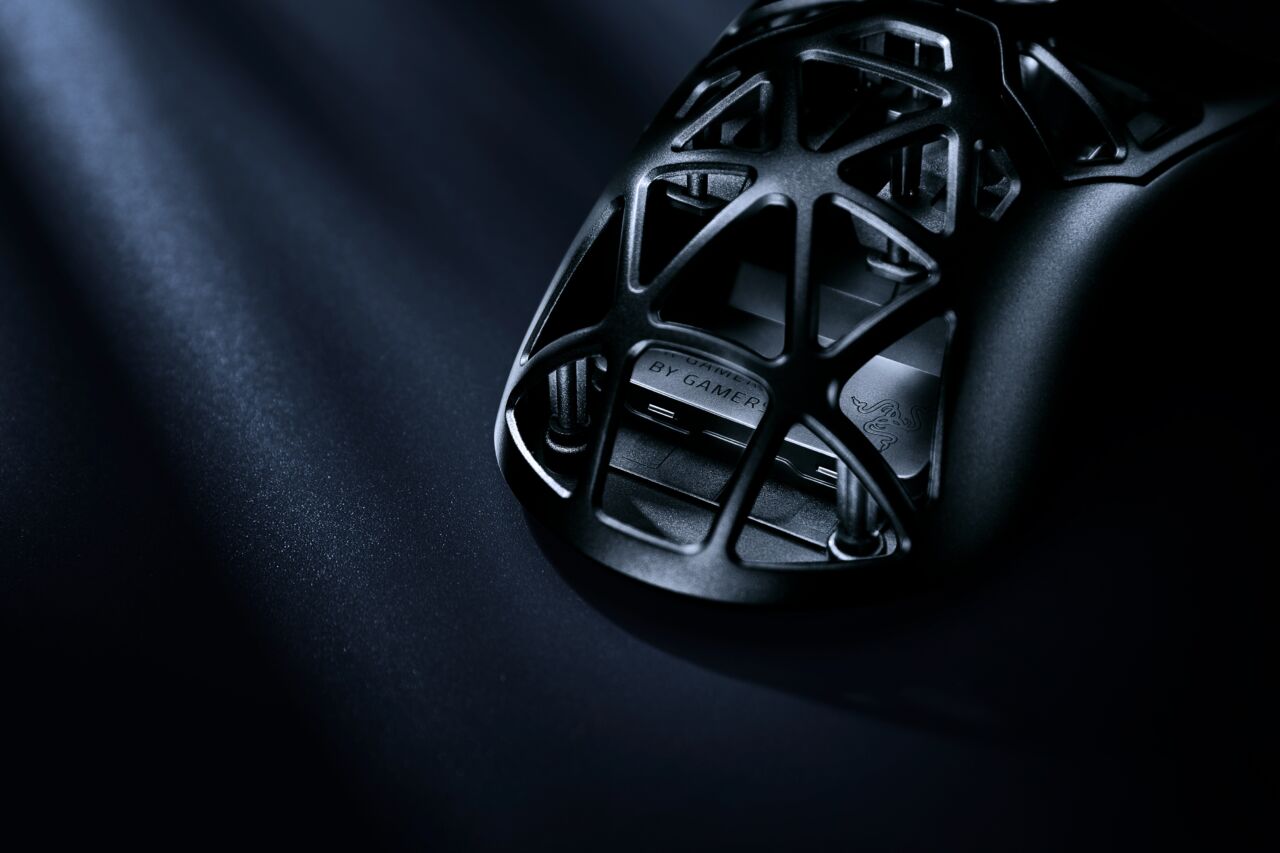 Razer’s $280 mouse is covered in gaping holes | Ars Technica