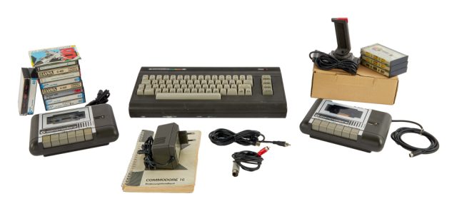 Huge collection of vintage Apple computers goes to auction next week ...