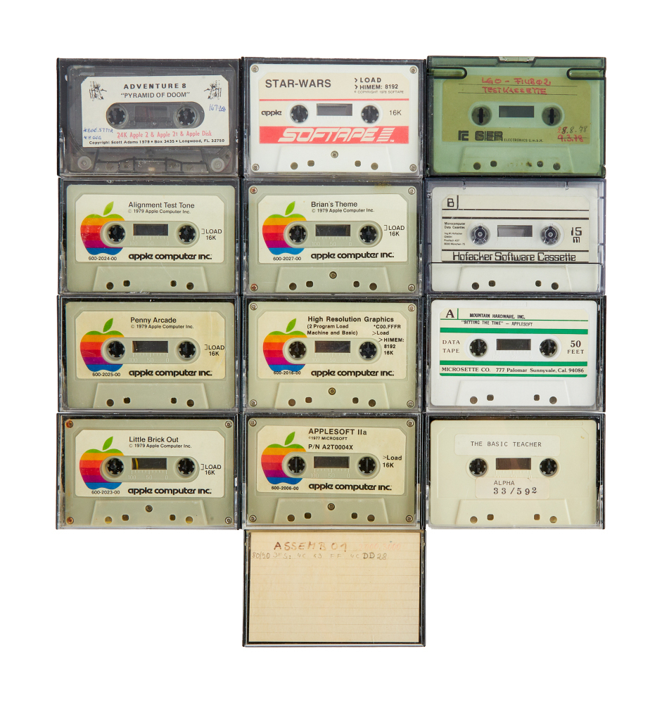 Huge collection of vintage Apple computers goes to auction next week ...