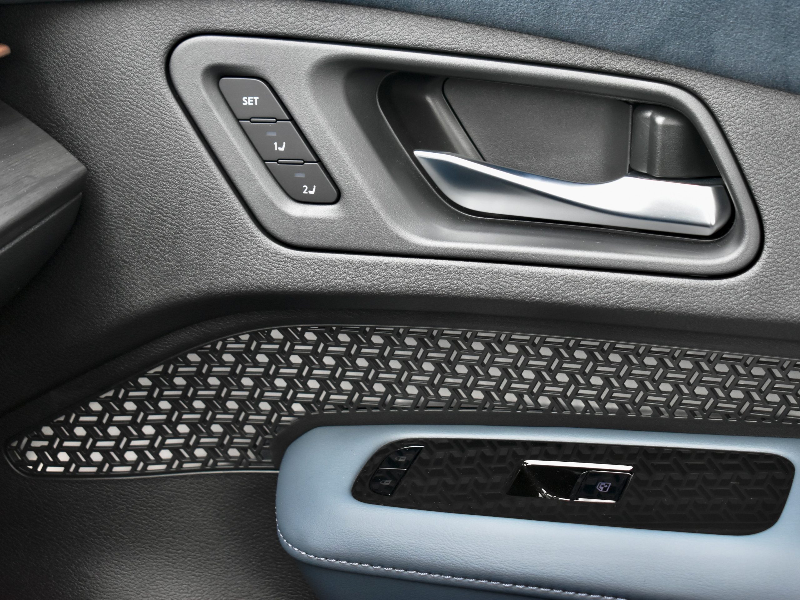 Nissan’s all-wheel drive Ariya is finally on sale, and Ars has driven ...