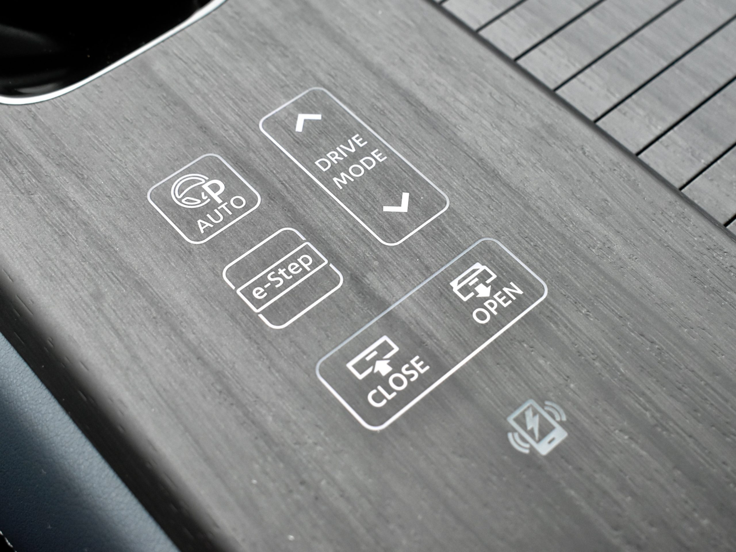 Nissan’s all-wheel drive Ariya is finally on sale, and Ars has driven ...