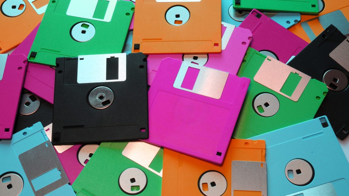 Why the floppy disk just won’t die - Ars Technica