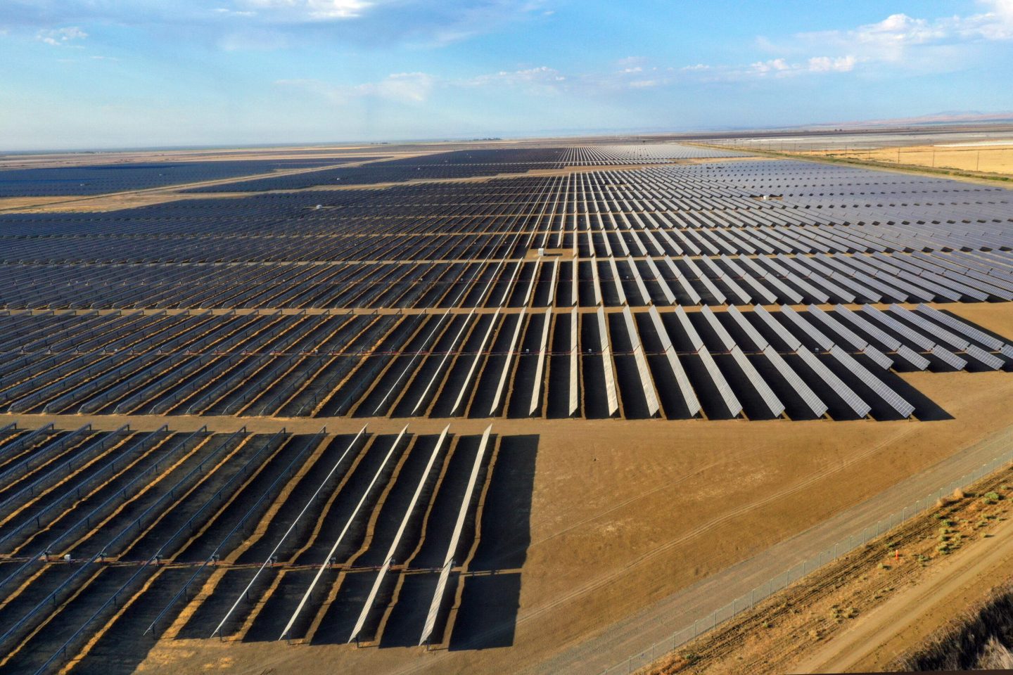 California wants to build more solar farms but needs more power lines ...