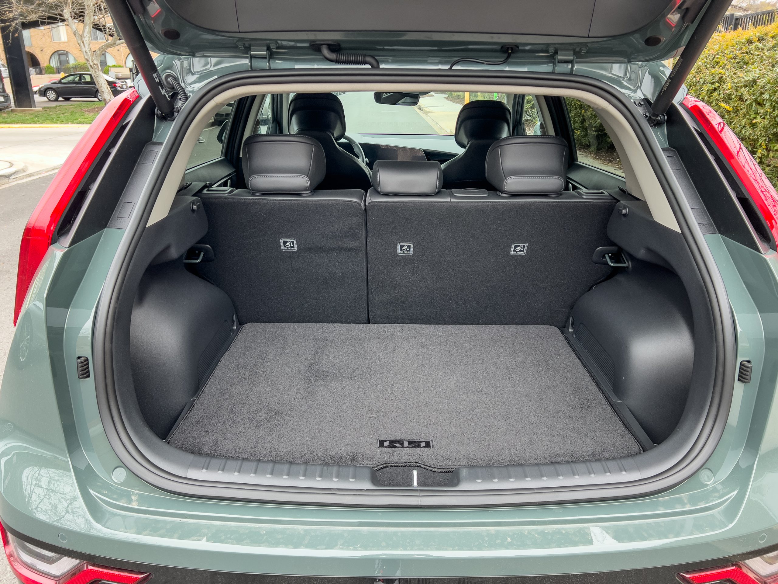 Hybrids at their best: Kia’s 2023 family-friendly, $29K Niro gets 53 ...