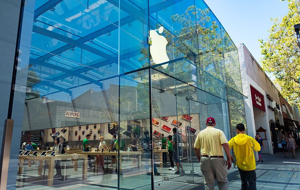 Burglars tunnel through Apple Store’s neighbor, allegedly steal $500K ...