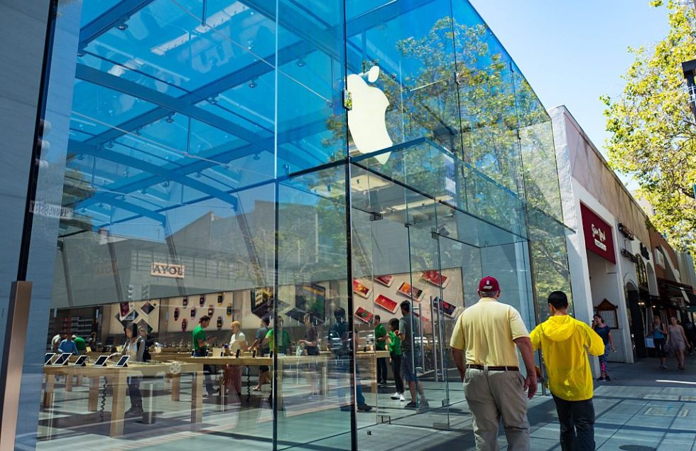 Burglars tunnel through Apple Store’s neighbor, allegedly steal $500K ...