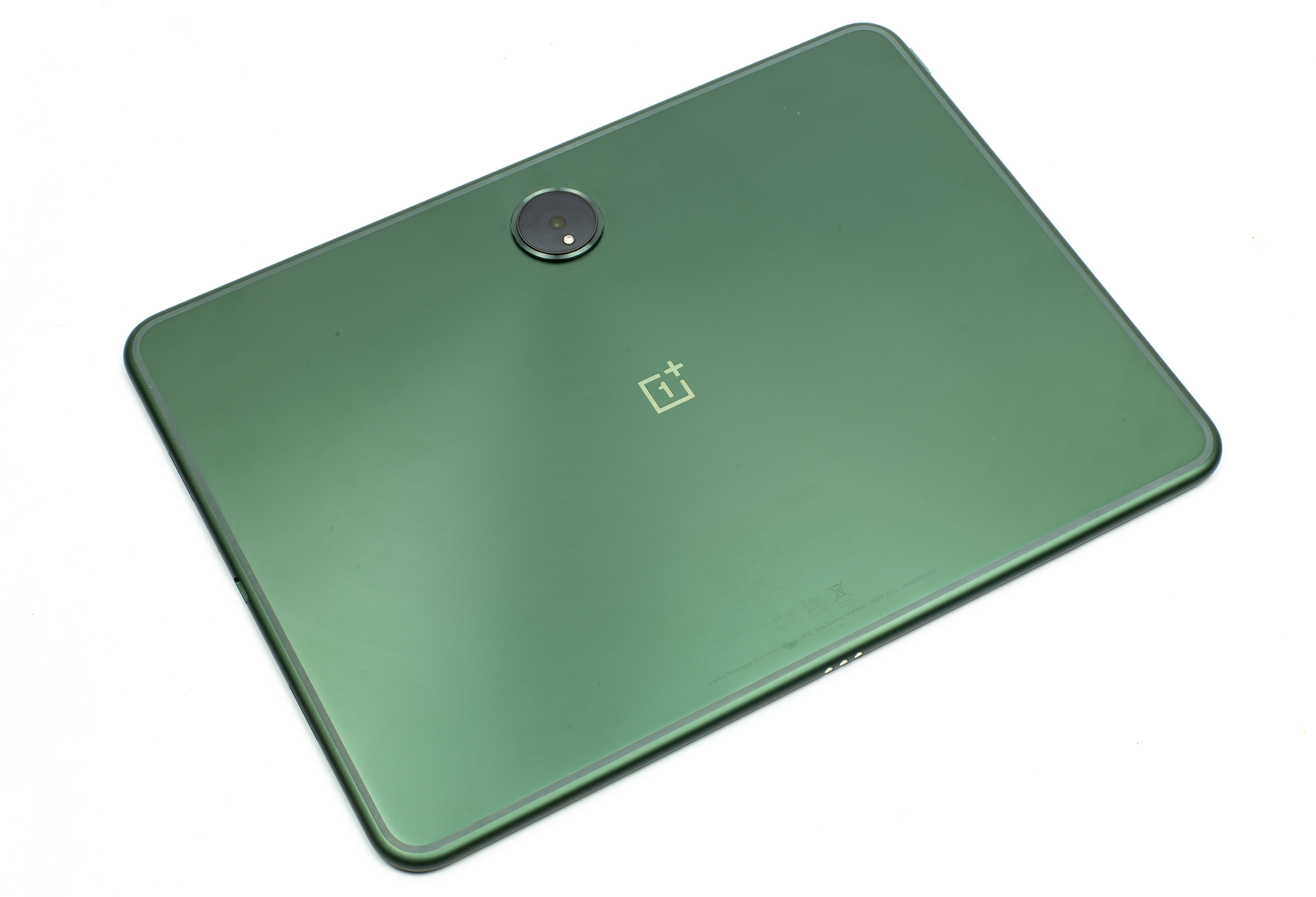 OnePlus Pad hands-on: I did not know they still made displays this bad ...