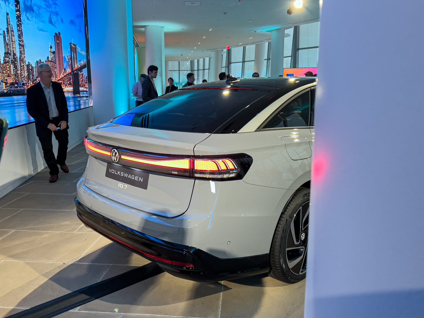 The VW ID.7—a new electric motor and a streamlined sedan shape - Ars ...