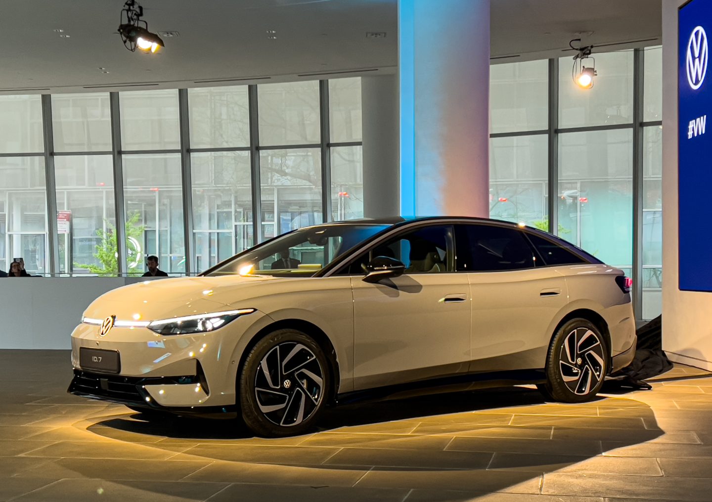 The VW ID.7—a new electric motor and a streamlined sedan shape - Ars ...