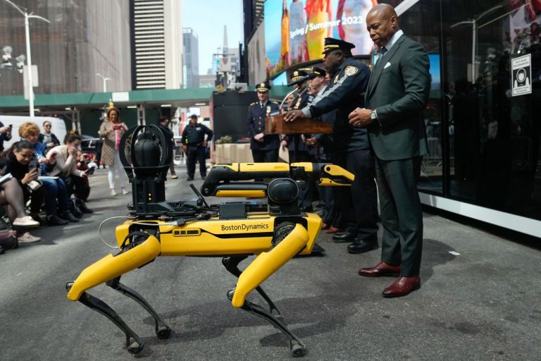 NYPD robocops: Hulking, 400-lb robots will start patrolling New York ...