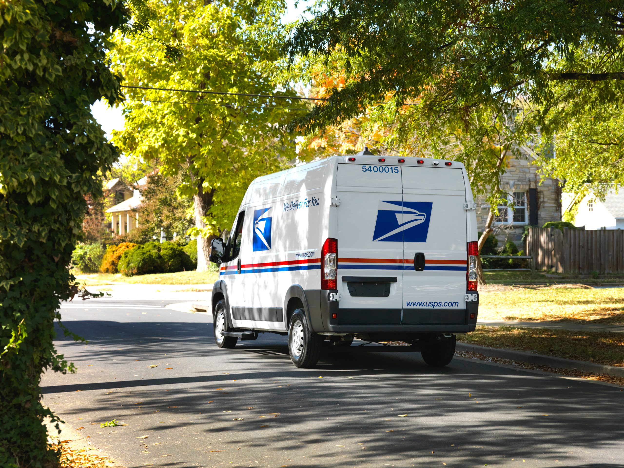 New USPS electric vans delayed until mid-2024, according to court docs ...