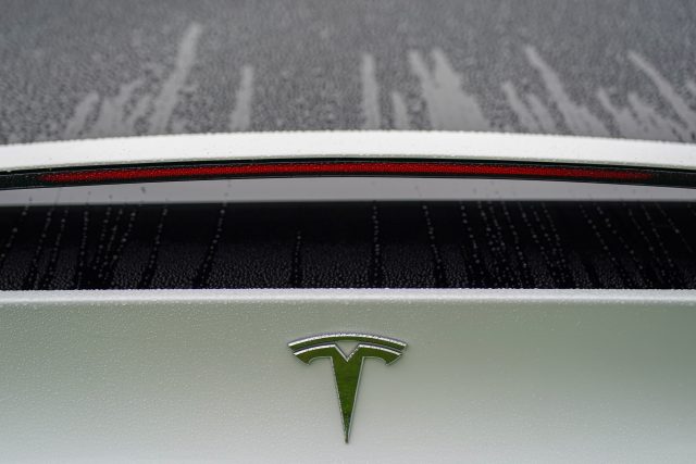 Huge Tesla leak reveals thousands of safety concerns, privacy problems ...