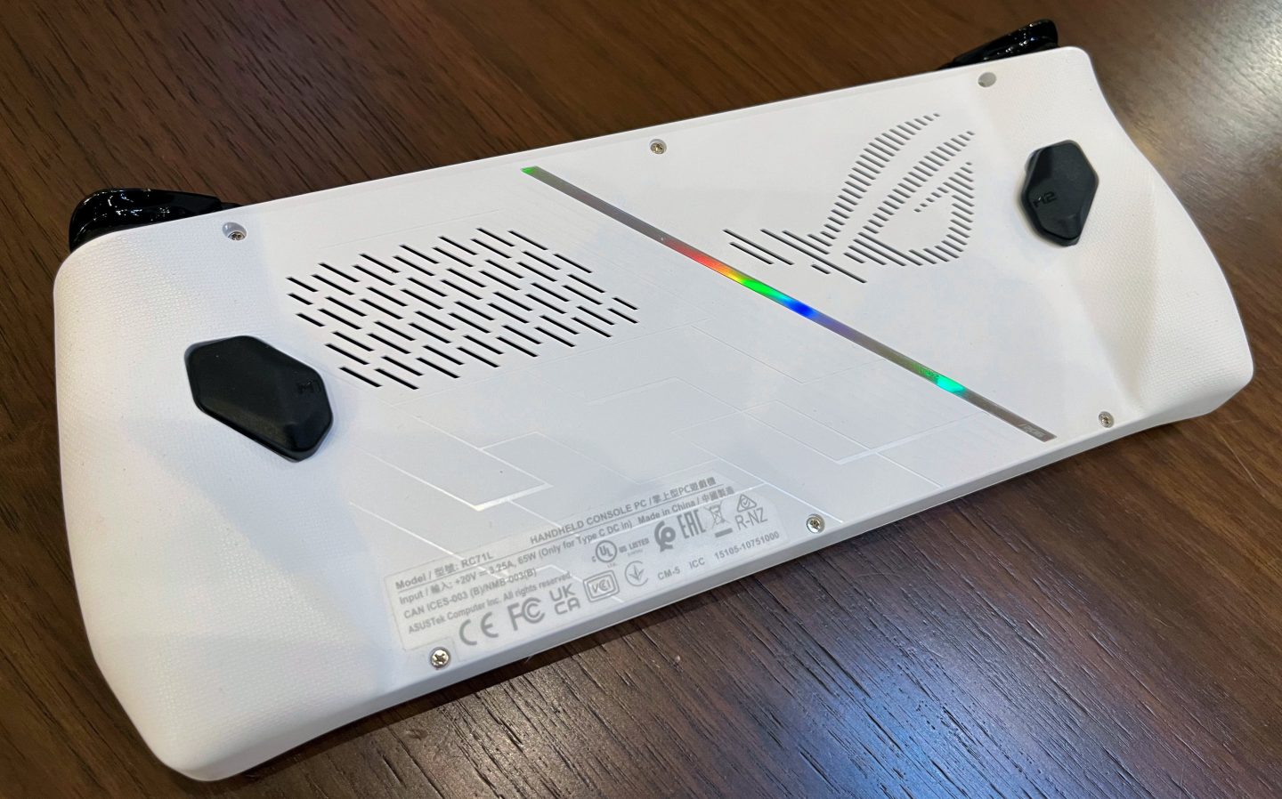 The Asus ROG Ally runs Windows, eats battery, and needs time to cook ...