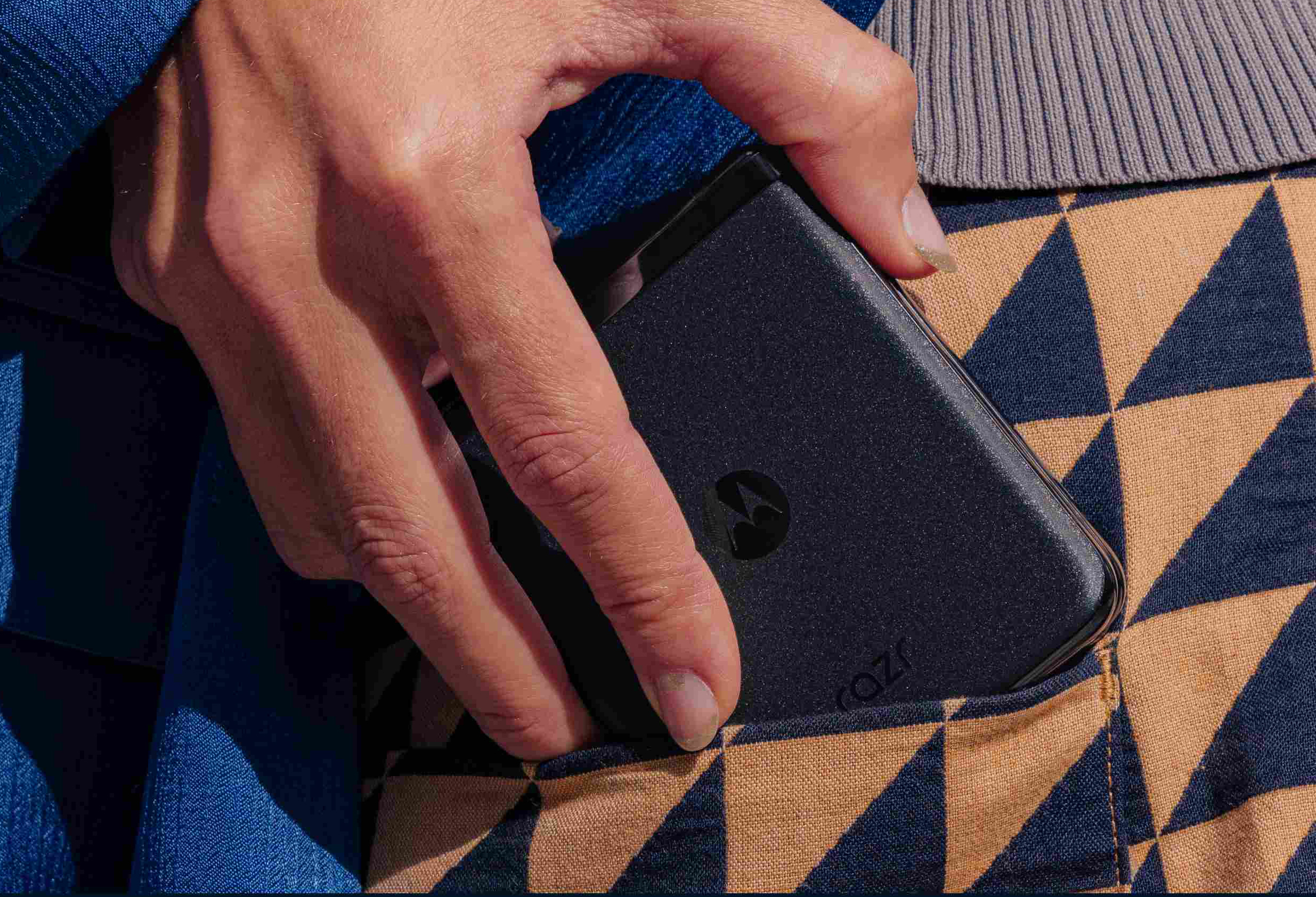 Motorola makes its 4th-gen foldable, the Moto Razr+, official - Ars ...