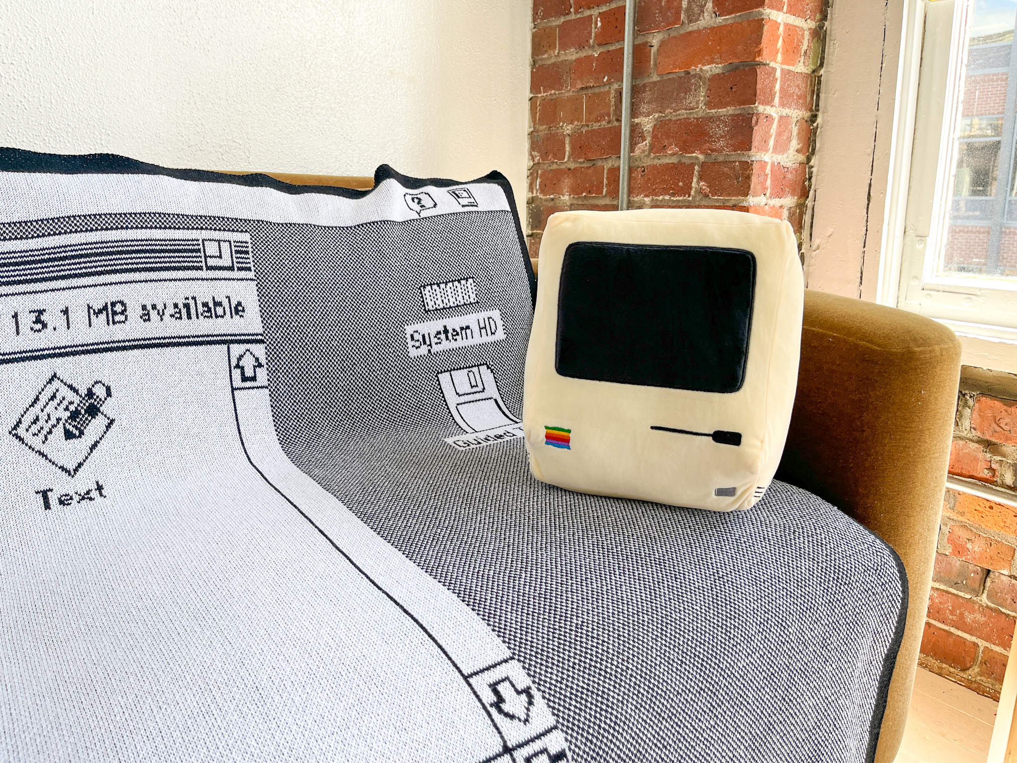 Retro MacOS desktop blanket trades pixels for thread, and it looks Mac ...