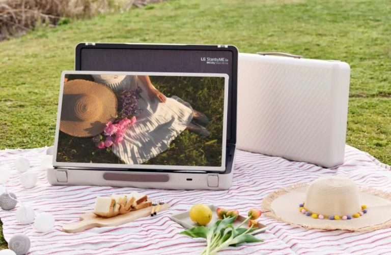The curious rise of giant tablets on wheels - Ars Technica