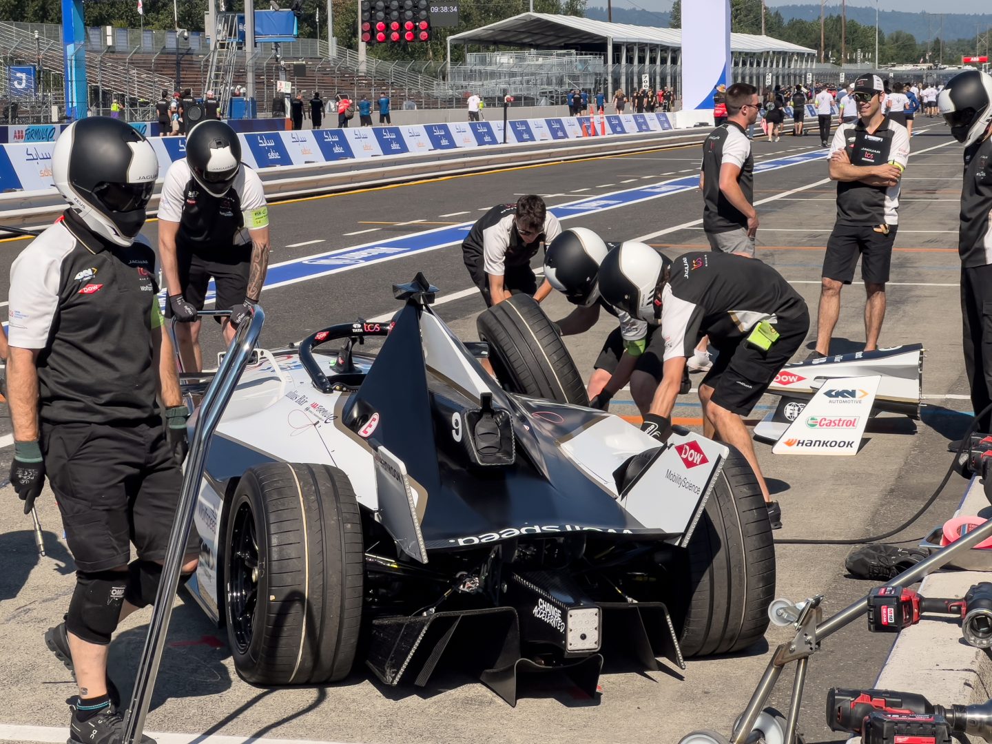 Formula E’s first visit to a proper American racetrack saw packed ...