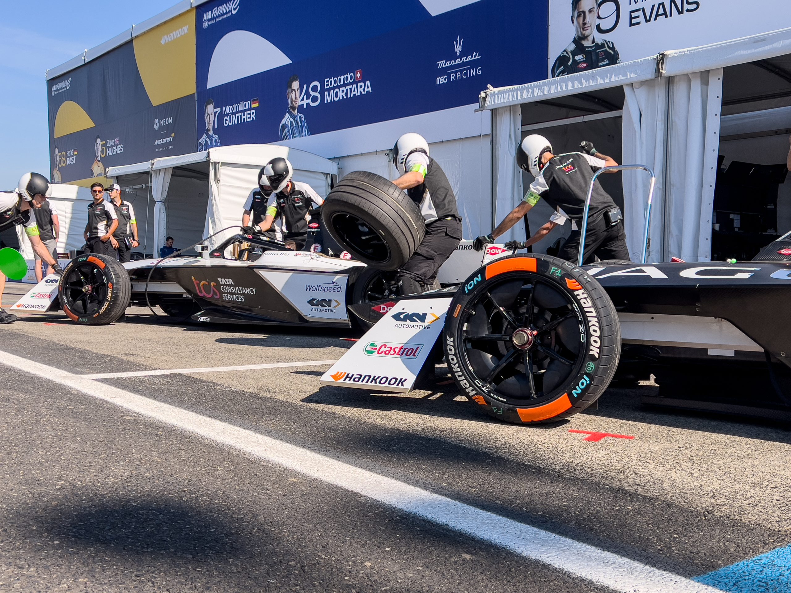 Formula E’s first visit to a proper American racetrack saw packed ...