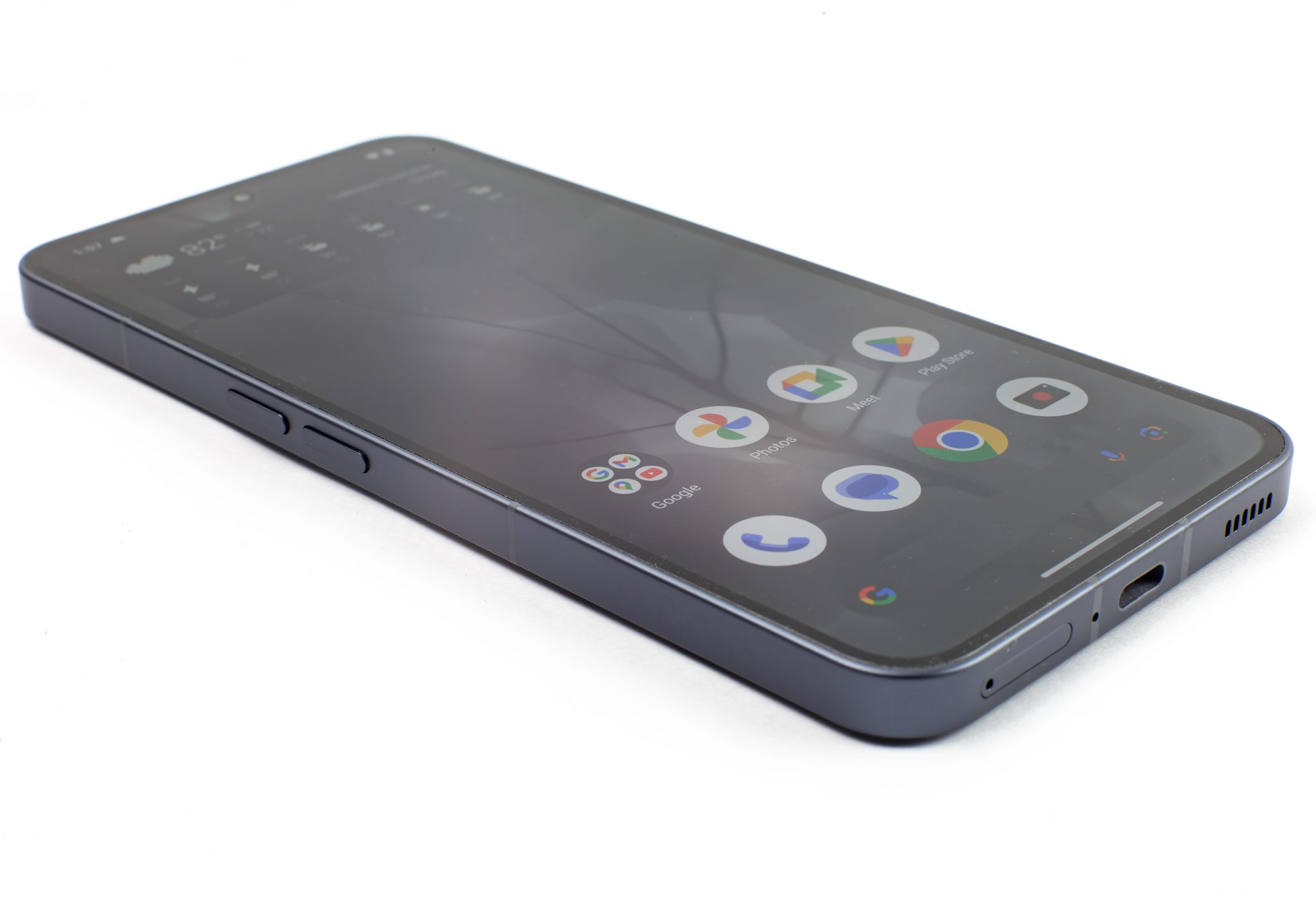 Nothing Phone 2 hands-on: Pro-repair styling without the functionality ...