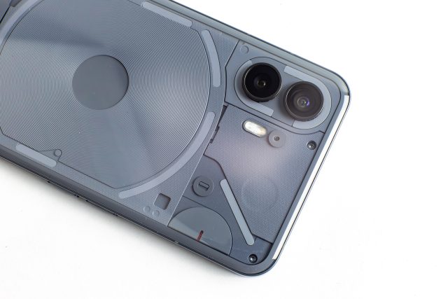 Nothing Phone 2 hands-on: Pro-repair styling without the functionality ...