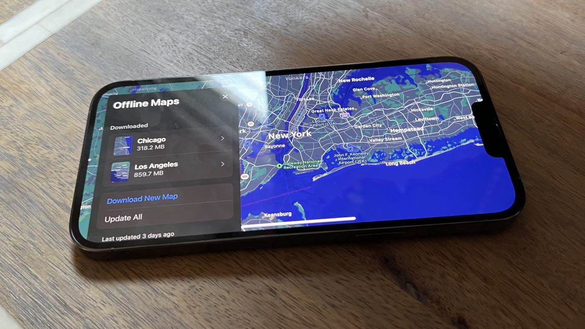 Apple introduces offline Maps—but how does it compare with Google Maps ...