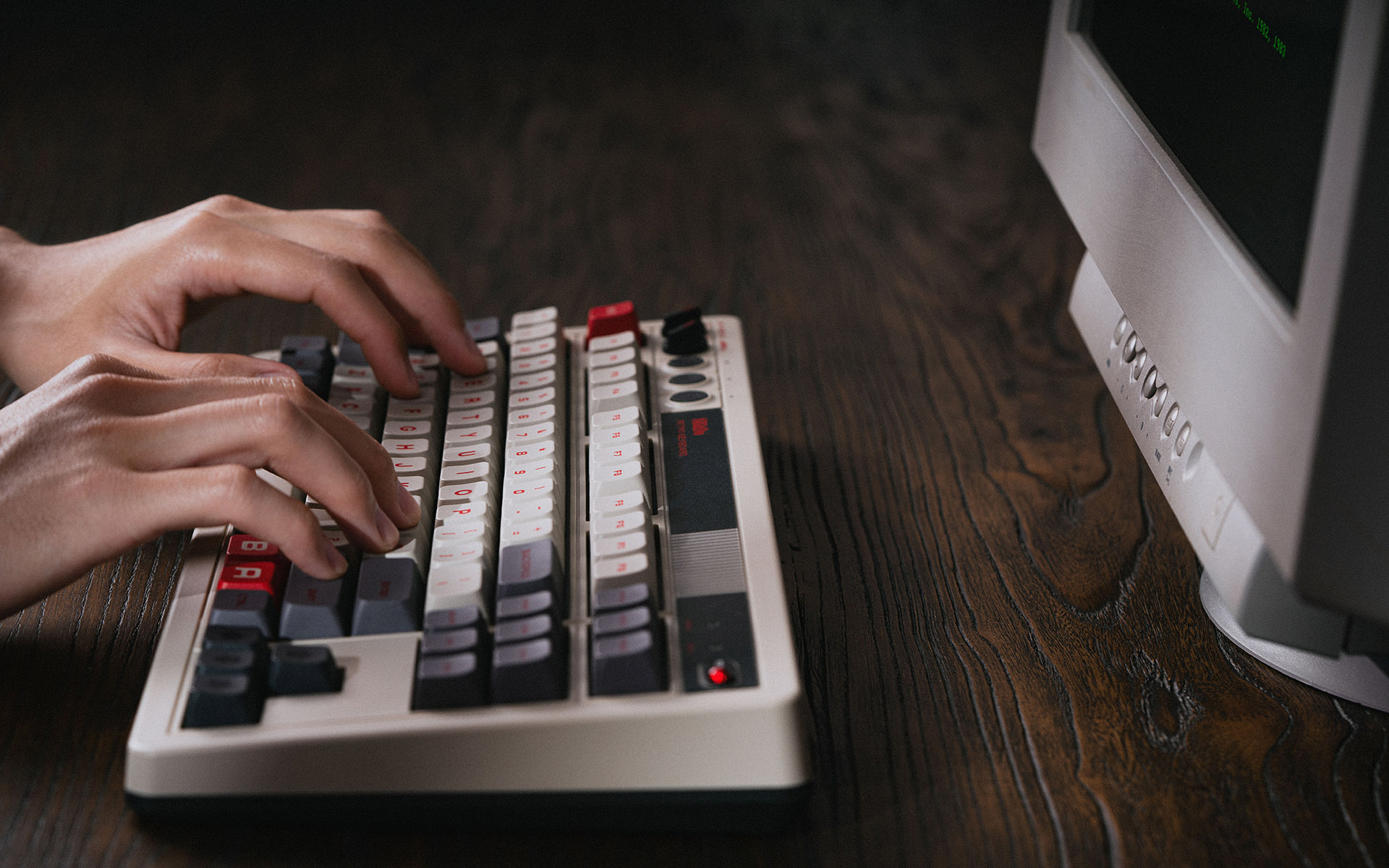 8BitDo’s $100 wireless mechanical keyboard screams ’80s NES - Ars Technica