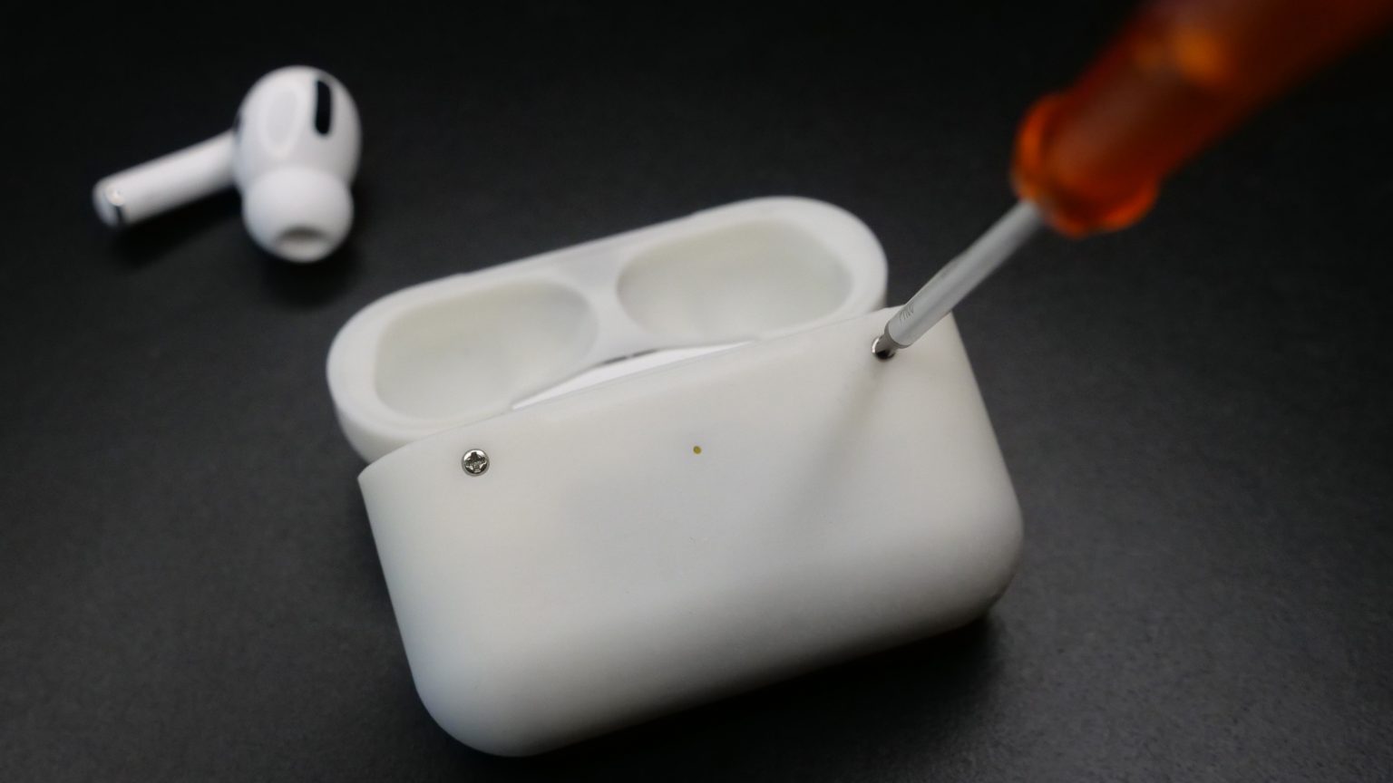 Man open-sources the self-repairable AirPods Pro case that Apple won’t ...