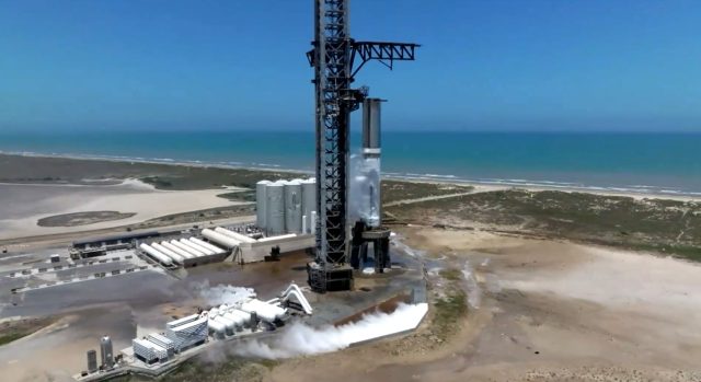 SpaceX conducts a mostly successful test of its Super Heavy booster ...