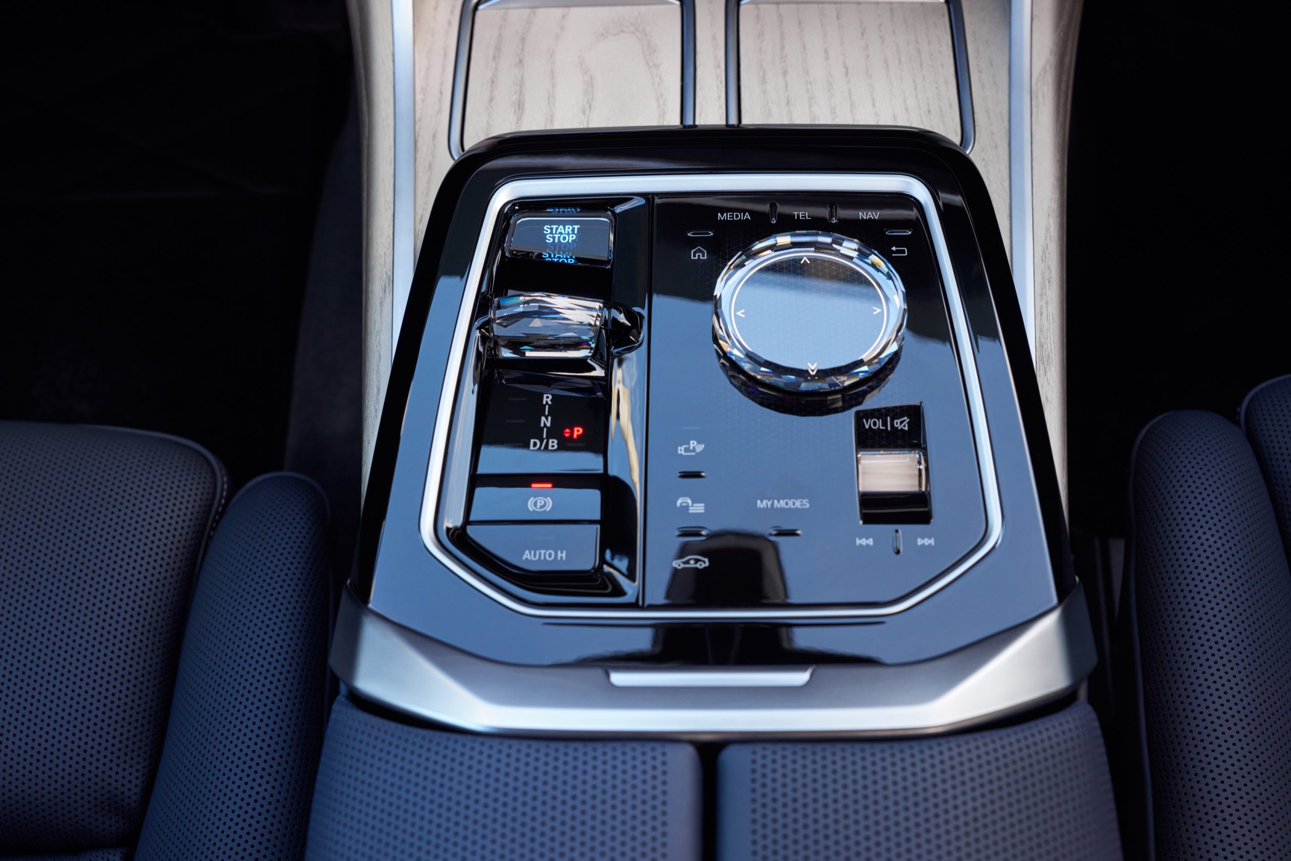 The 2024 BMW i7 M70—electric luxury turned up to 11 - Ars Technica