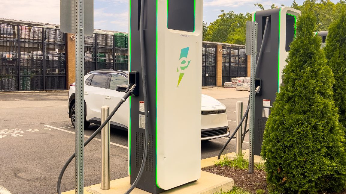 Feds open up $100 million funding for EV charger reliability grants ...