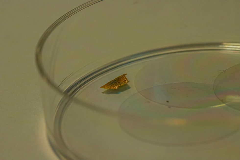 Ancient Roman “wow glass” has photonic crystal patina forged over ...