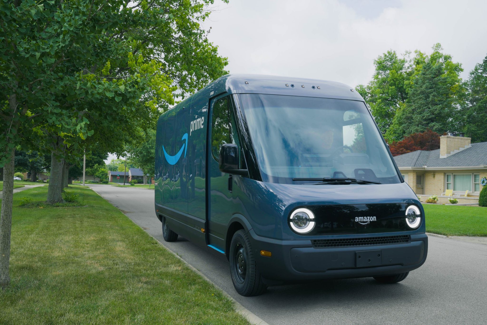 Amazon now has 10,000 Rivian electric delivery vans in service - Ars ...